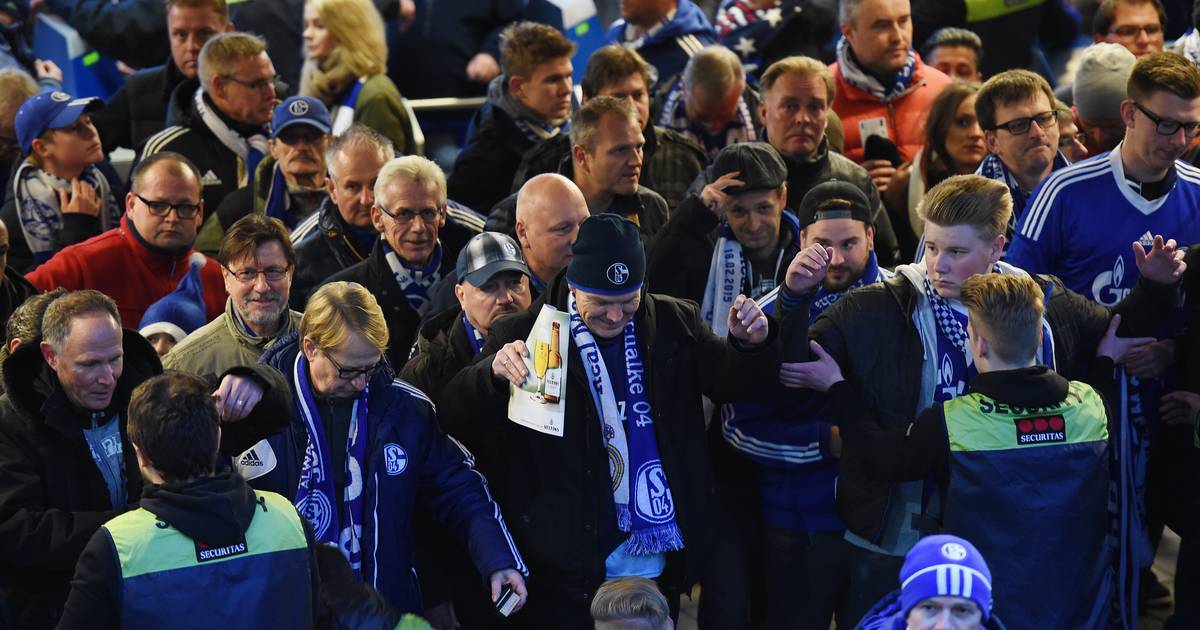 Hooligans des FC Bayern verletzen offenbar blinden Fan und Kind